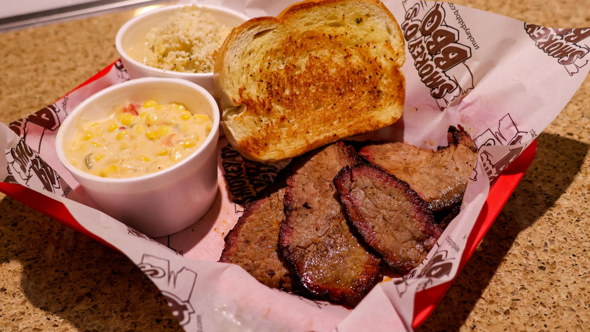 Lunch in Des Moines: Why Smokey D’s BBQ is the Perfect Choice – Smokey ...